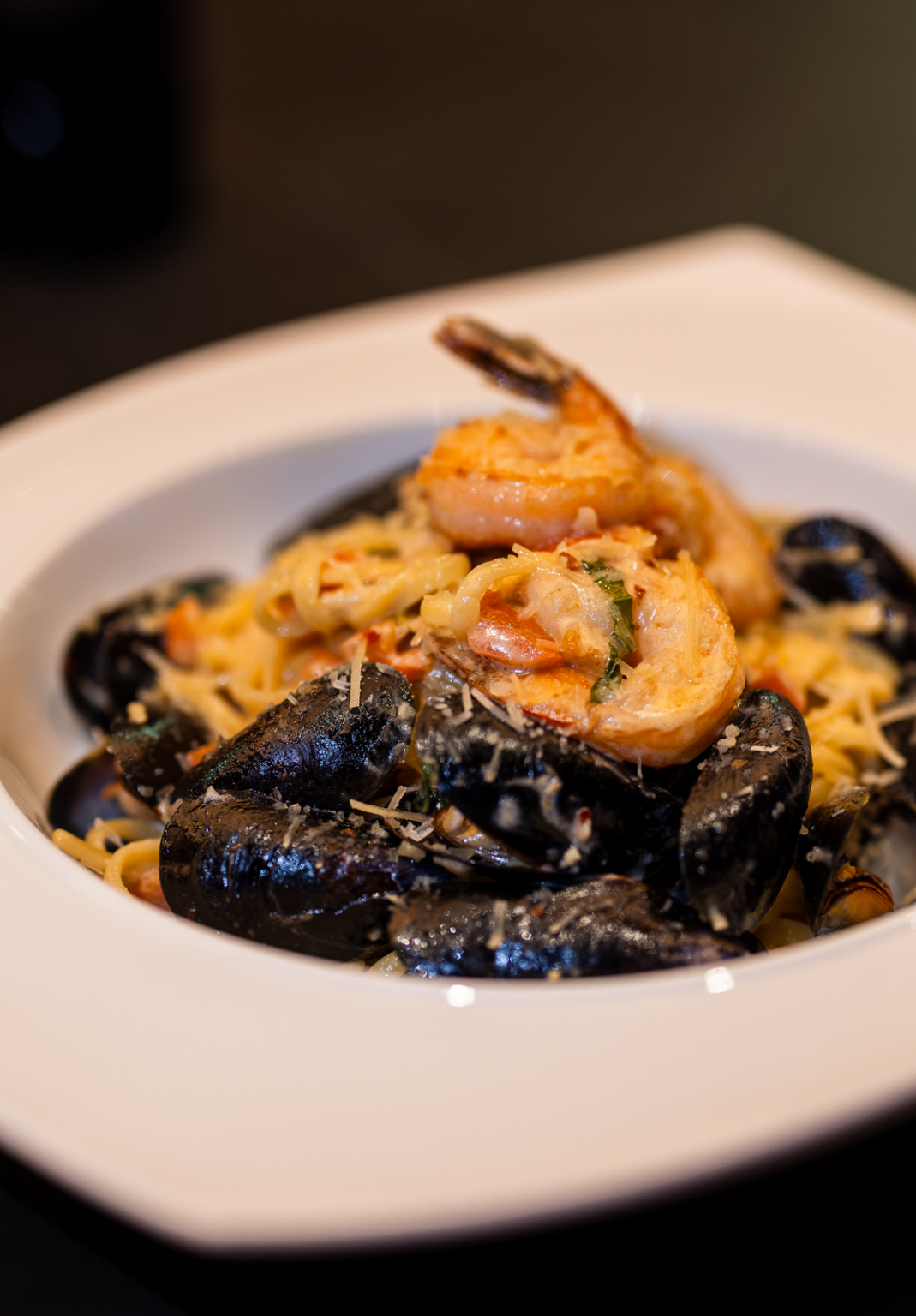 Food and Drink – J Bar & Golf Lounge