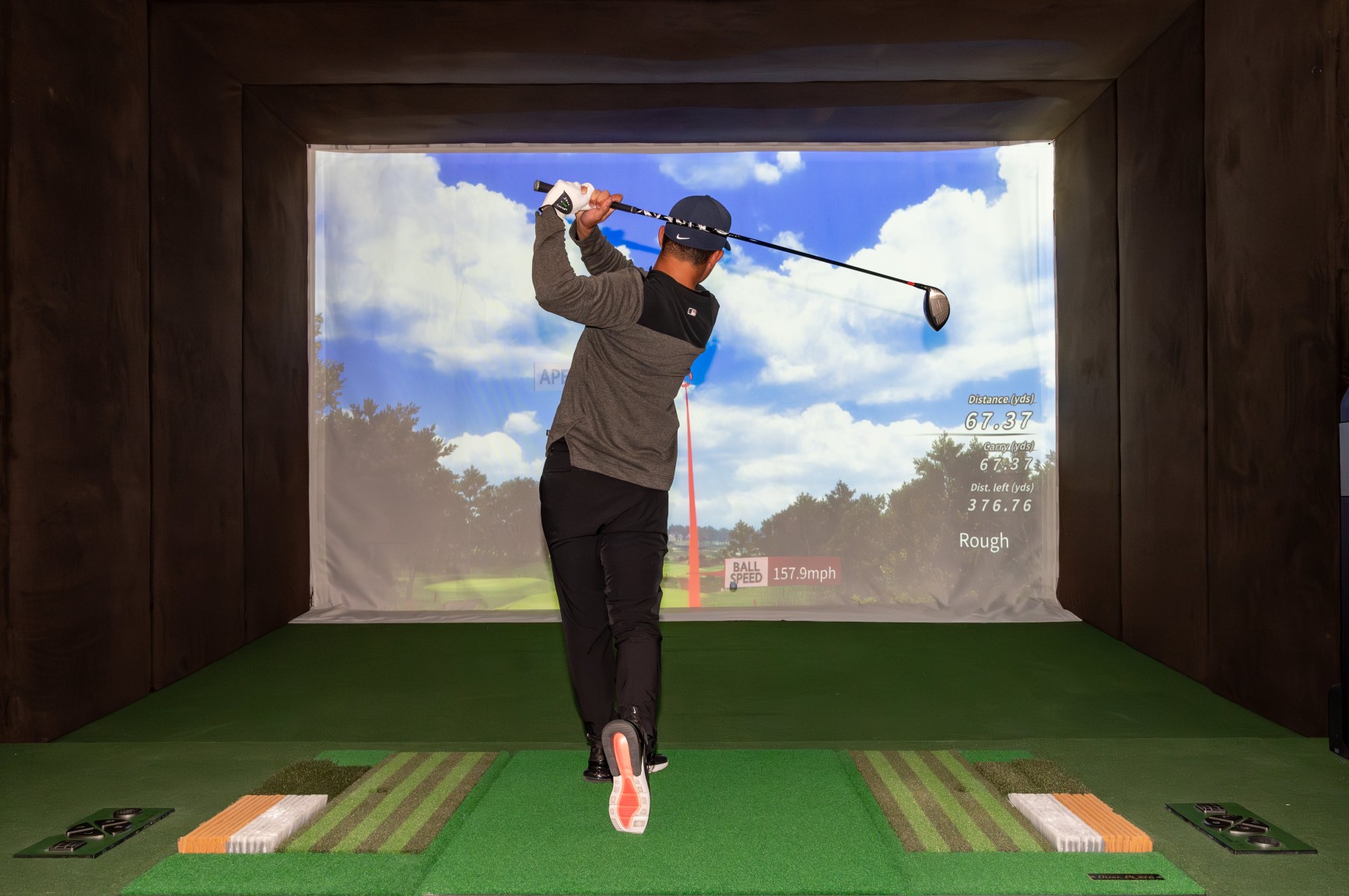 About Us – J Bar & Golf Lounge
