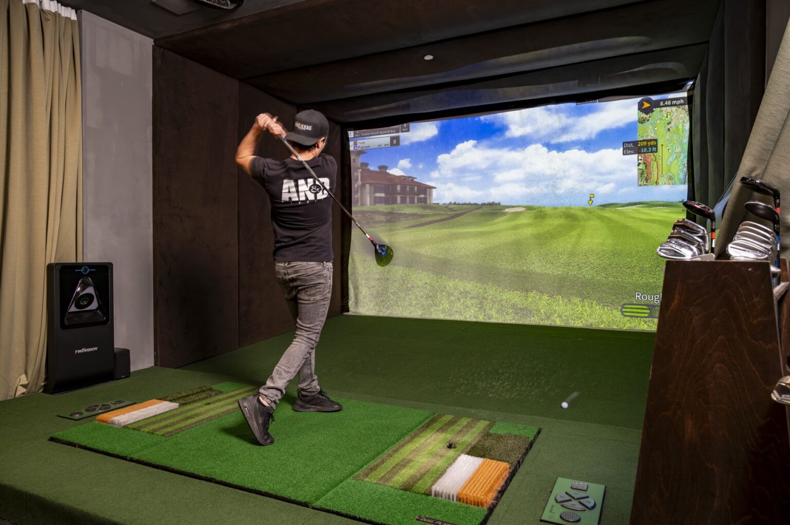 About Us – J Bar & Golf Lounge